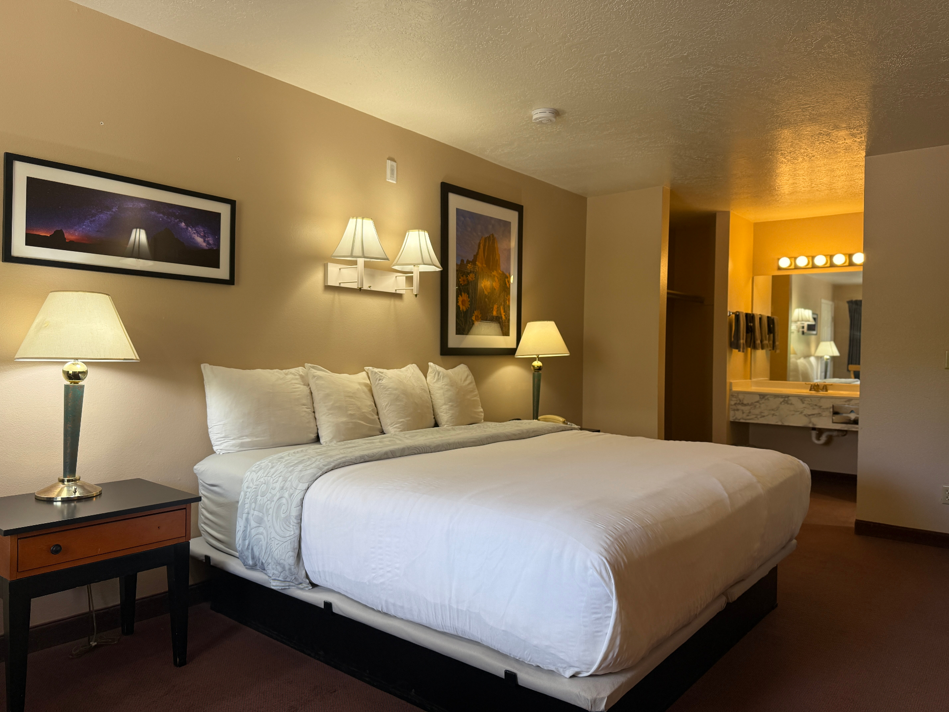 Cathedral Valley Inn - Boutique Hotel in Caineville Utah | Near Capitol ...